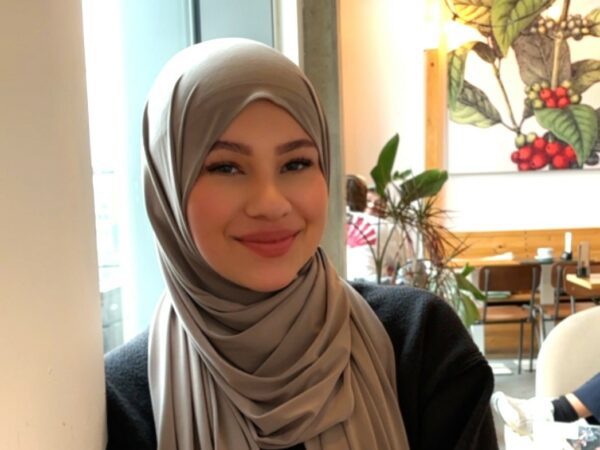 Azra’s reis van JINC Baas van Morgen tot HR-professional bij FNV - JINC - helpt jongeren op weg ...